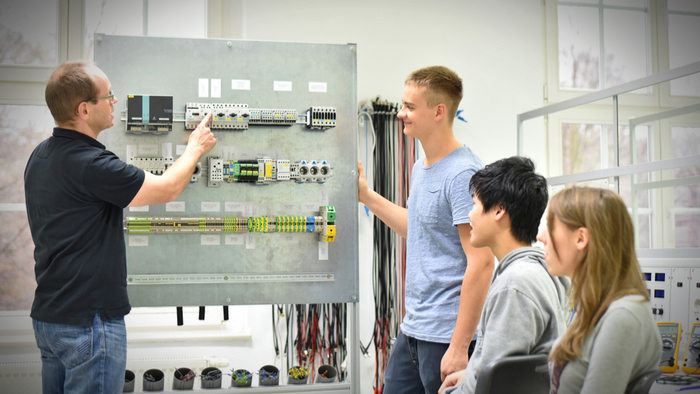 How Field Experiences Make Learning Relevant to Students - Giving Compass