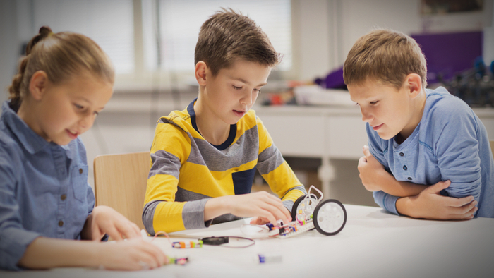 Using Robots To Teach Students Rather Than Screens Giving Compass