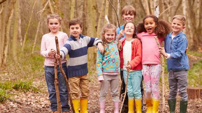 How Forest Schools Use the Outdoors As a Classroom - Giving Compass