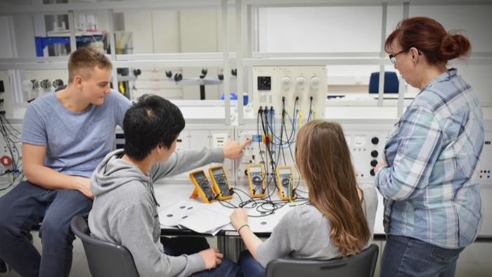 The Relationship Between CTE Classes and Future Jobs - Giving Compass